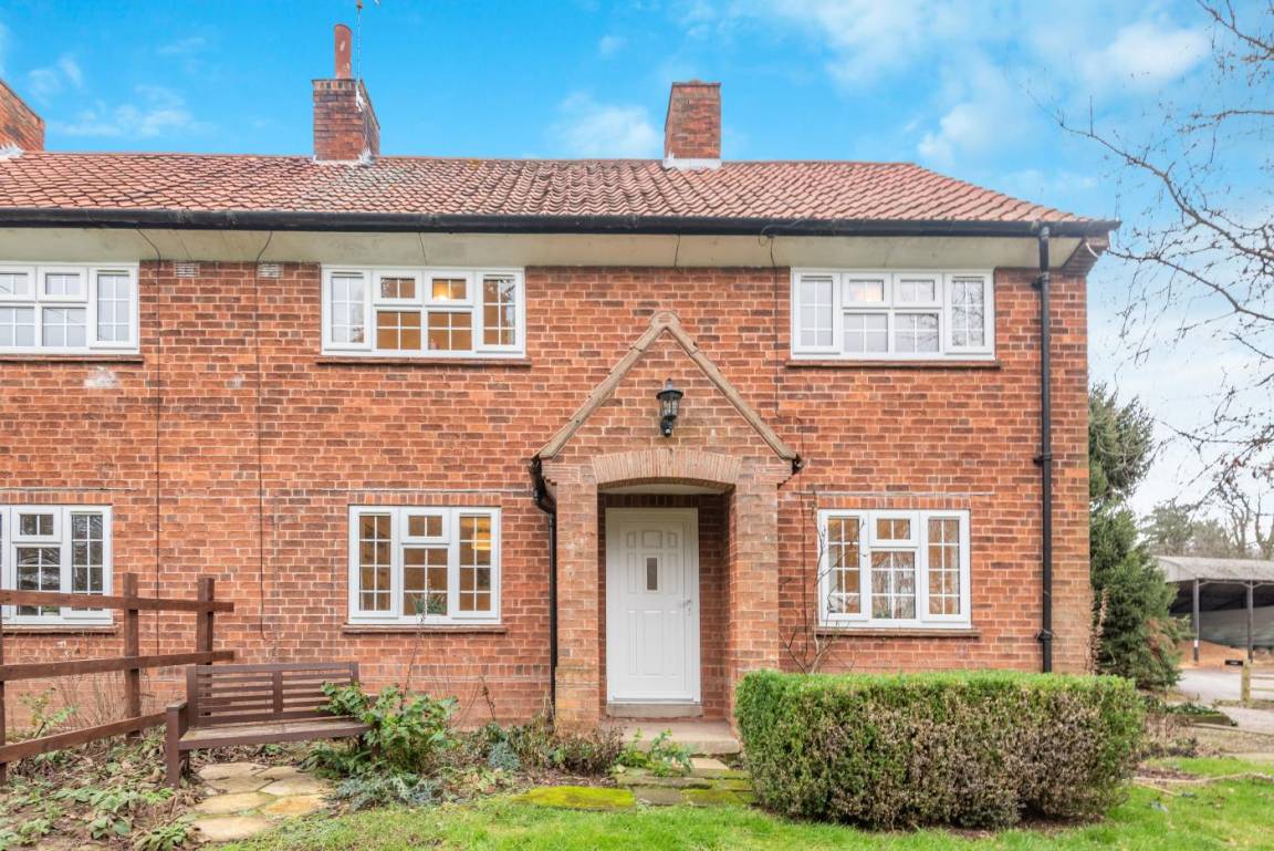 Cottage ∙ 3 Bedrooms ∙ 6 Guests - Southwell