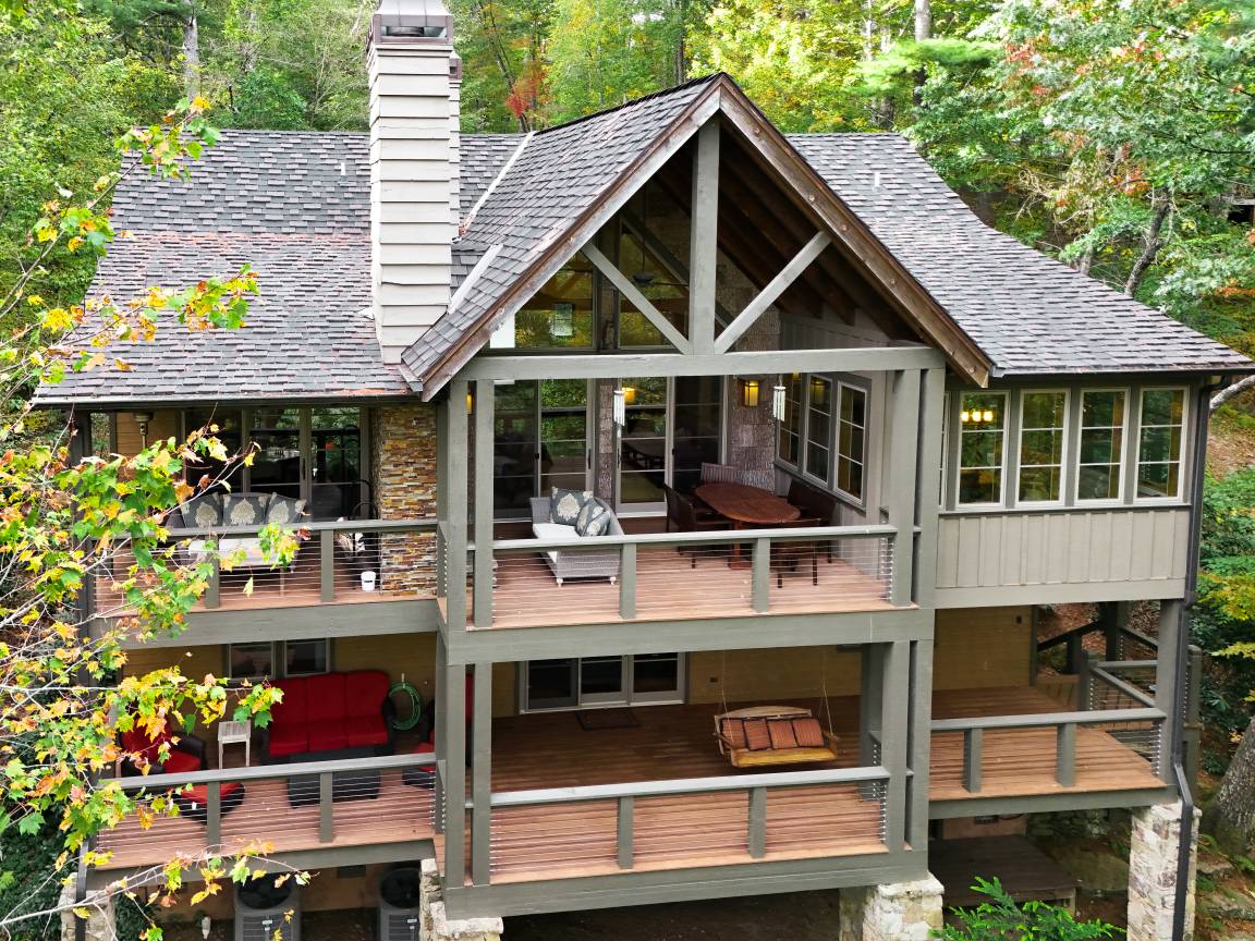 353 M² House ∙ 4 Bedrooms ∙ 10 Guests - Lake Jocassee
