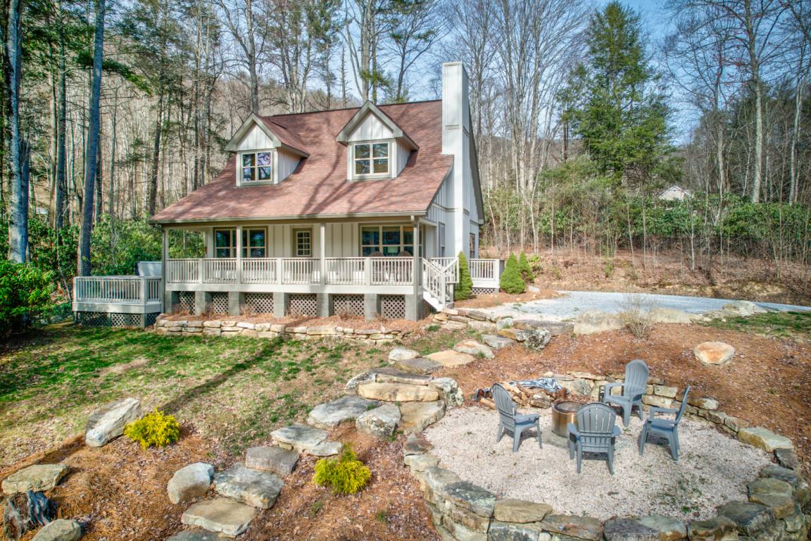 Cabin ∙ 3 Bedrooms ∙ 8 Guests - Beech Mountain, NC