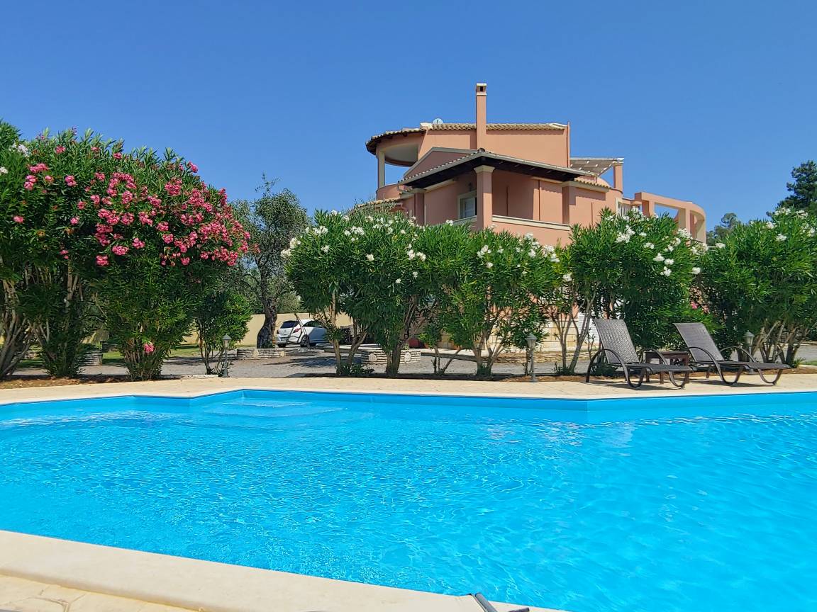 200 M² Villa ∙ 4 Schlafzimmer ∙ 10 Gäste - Korfu