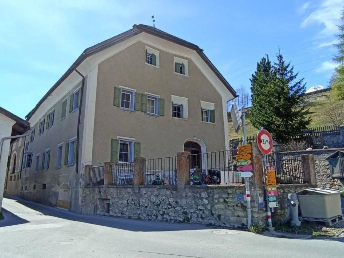 280 M² Ferienhaus ∙ 5 Schlafzimmer ∙ 10 Gäste - Scuol