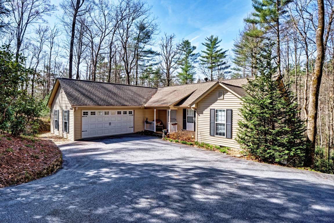 House ∙ 2 Bedrooms ∙ 6 Guests - Sapphire, NC