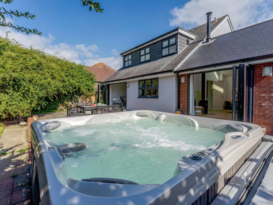 Cottage ∙ 5 Bedrooms ∙ 8 Guests - Isle of Wight