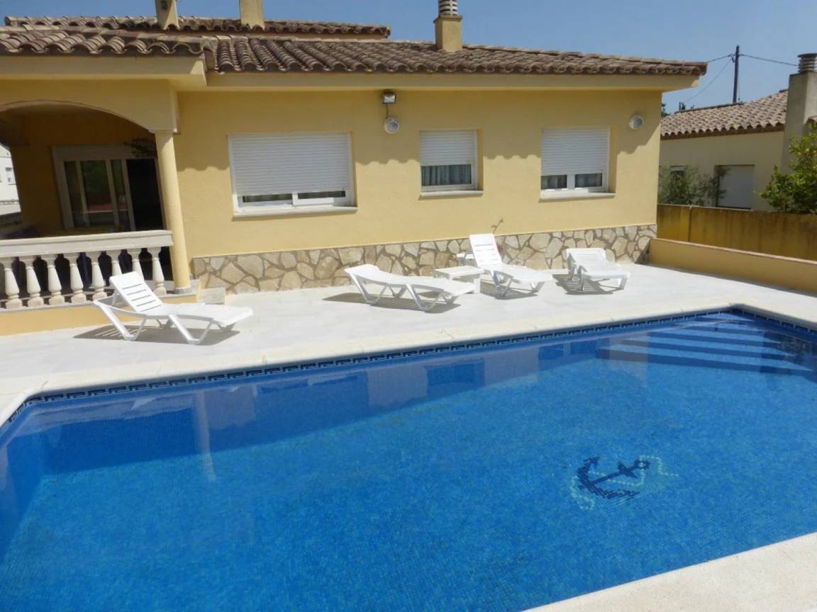 100 M² Villa ∙ 3 Habitaciones ∙ 6 Huéspedes - La Escala