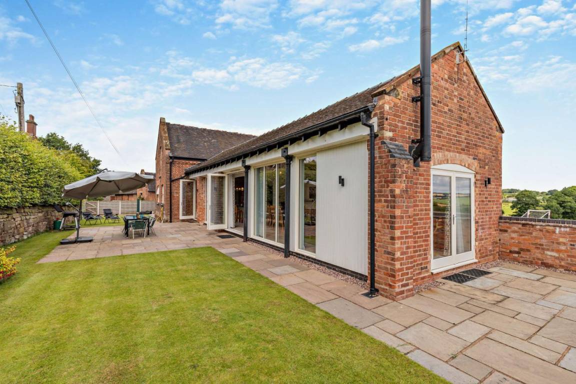 Landhaus ∙ 4 Schlafzimmer ∙ 8 Gäste - Stoke-on-Trent