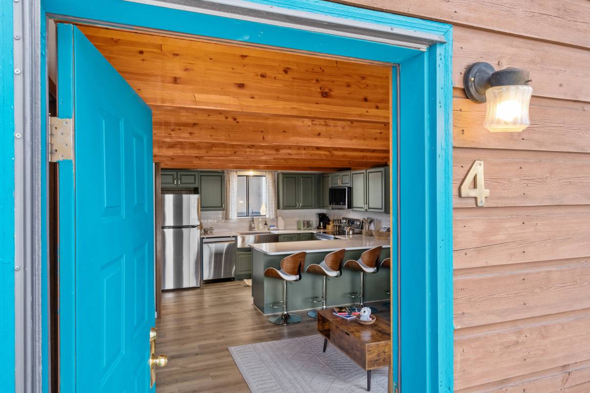 House ∙ 2 Bedrooms ∙ 6 Guests - West Yellowstone, MT