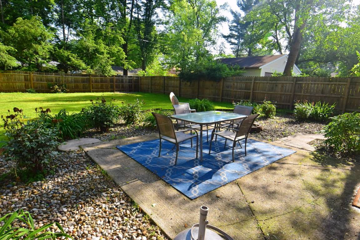 House ∙ 3 Bedrooms ∙ 6 Guests - South Bend, IN