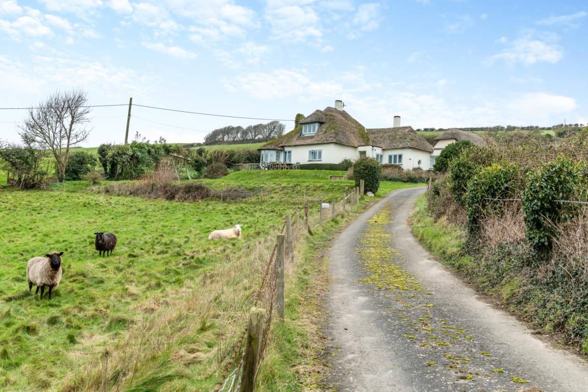 Cottage ∙ 4 Bedrooms ∙ 9 Guests - Lulworth Cove