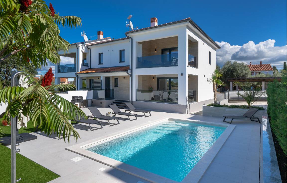 135 M² Dúplex ∙ 3 Habitaciones ∙ 6 Huéspedes - Pula