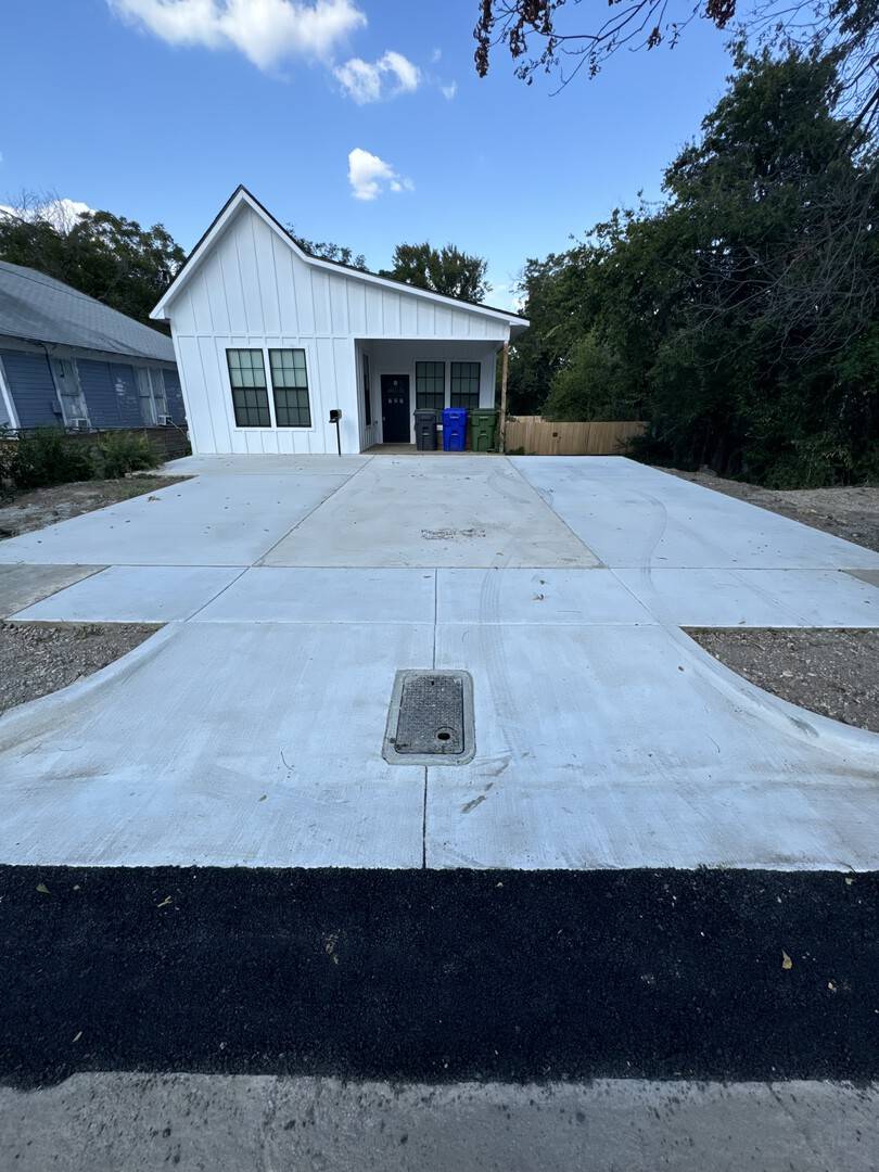 111 M² House ∙ 3 Bedrooms ∙ 1 Guest - Waco, TX