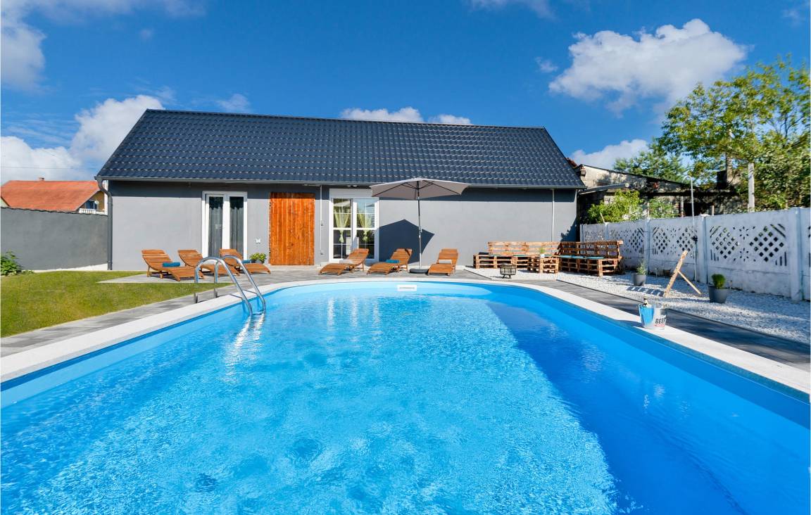 188 M² House ∙ 3 Bedrooms ∙ 6 Guests - Varasd