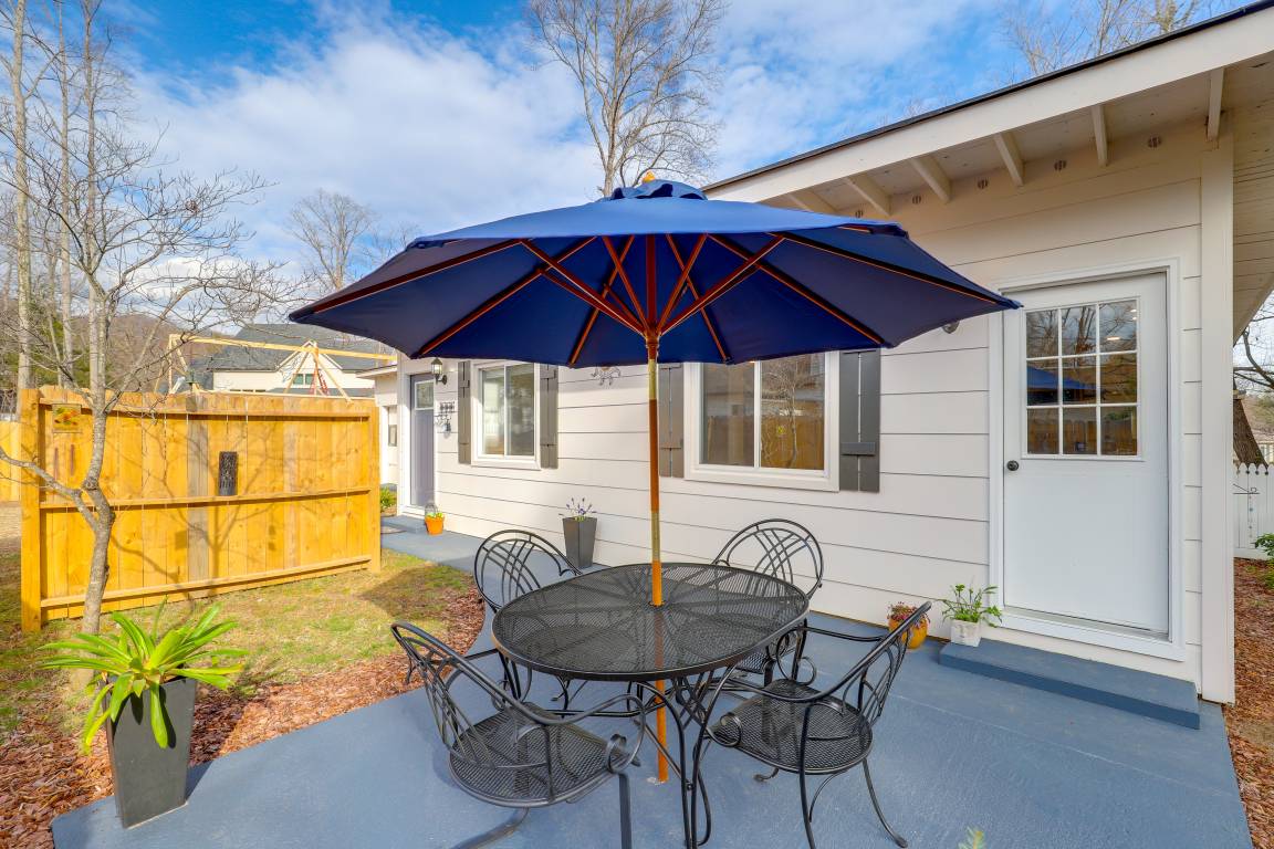 102 M² House ∙ 2 Bedrooms ∙ 4 Guests - Black Mountain, NC