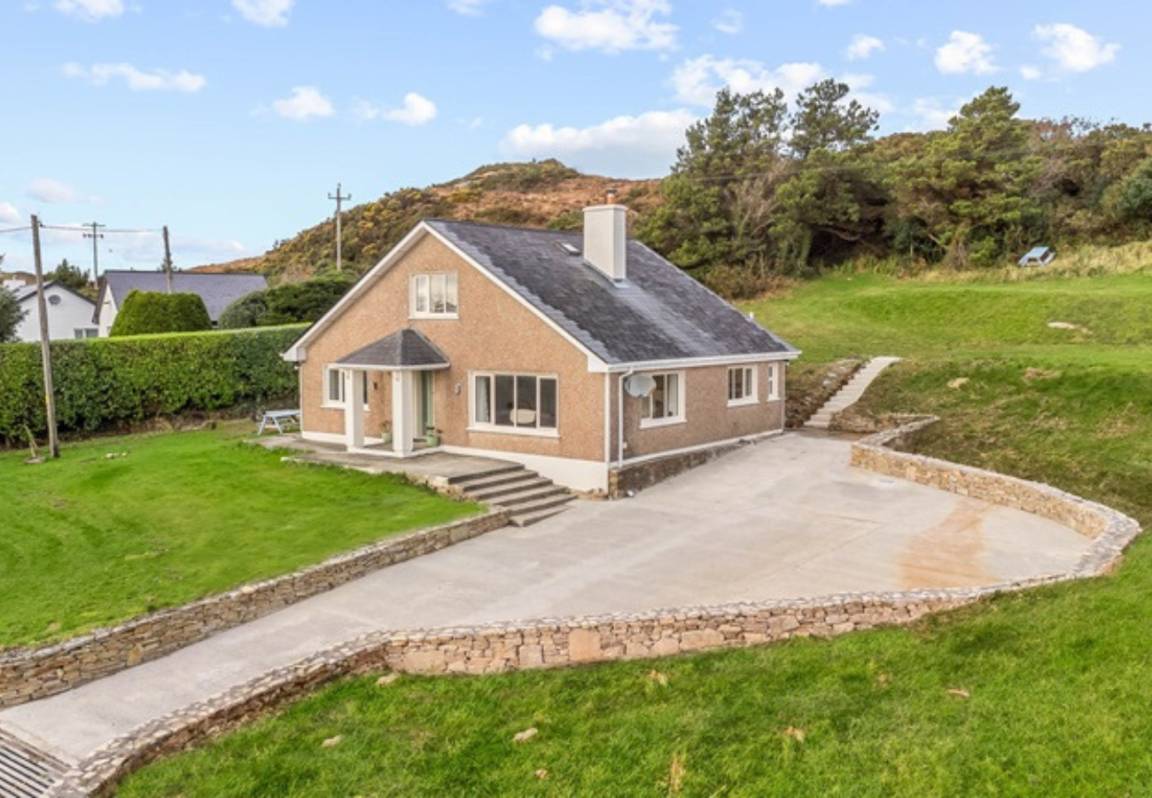 102 M² House ∙ 4 Bedrooms ∙ 6 Guests - Clifden