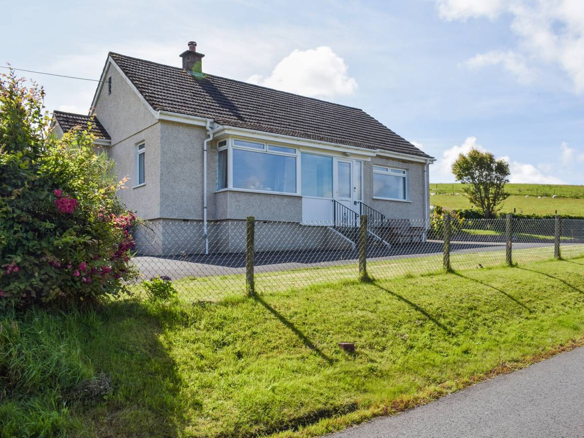 Cottage ∙ 3 Bedrooms ∙ 6 Guests - Girvan