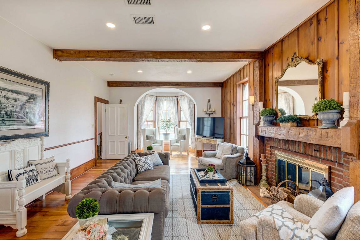 257 M² House ∙ 4 Bedrooms ∙ 8 Guests - Brookfield, WI