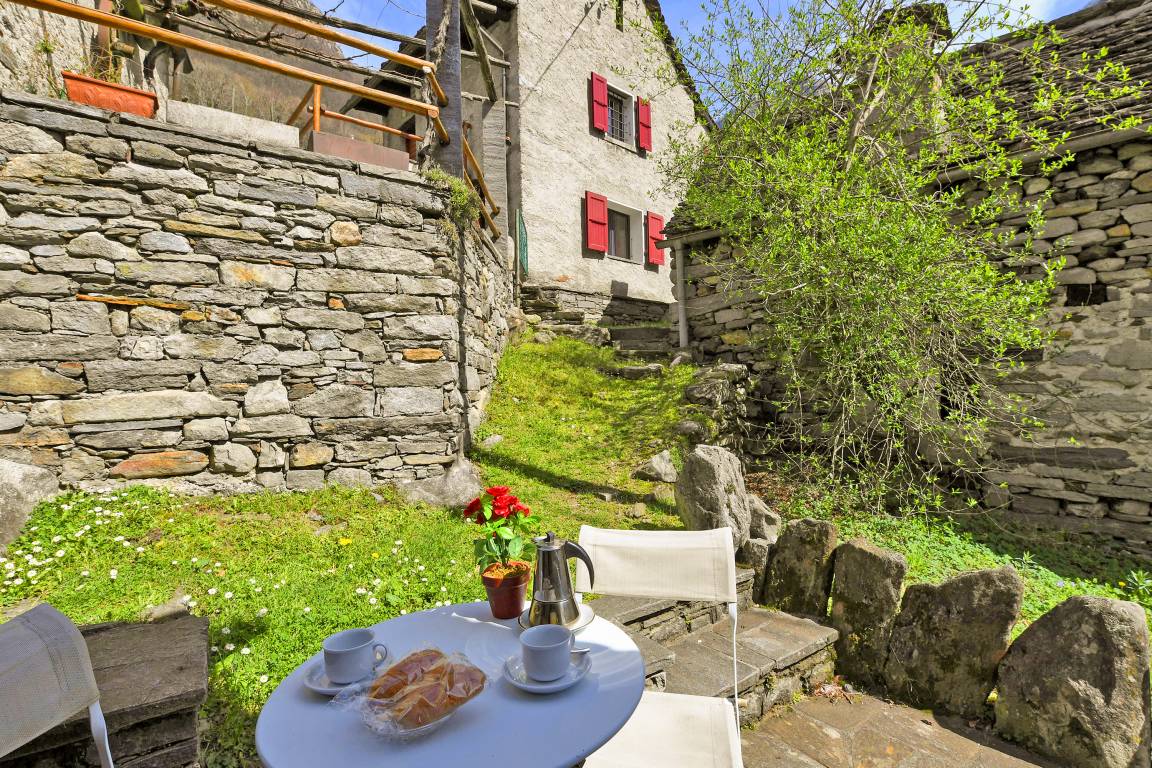 65 M² Chalet ∙ 2 Bedrooms ∙ 4 Guests - Canton of Ticino