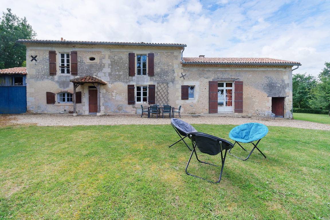 122 M² Maison De Vacances ∙ 4 Chambres ∙ 9 Personnes - Ribérac