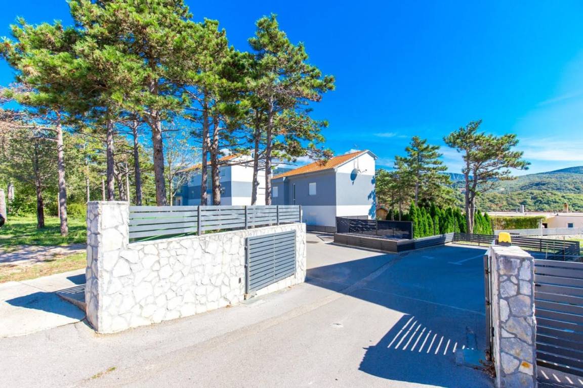 92 M² Apartment ∙ 3 Bedrooms ∙ 6 Guests - Crikvenica