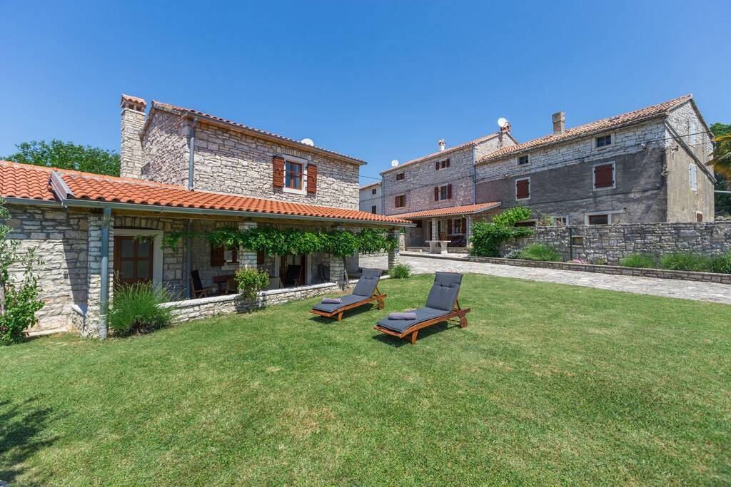 House ∙ 2 Bedrooms ∙ 5 Guests - Bale