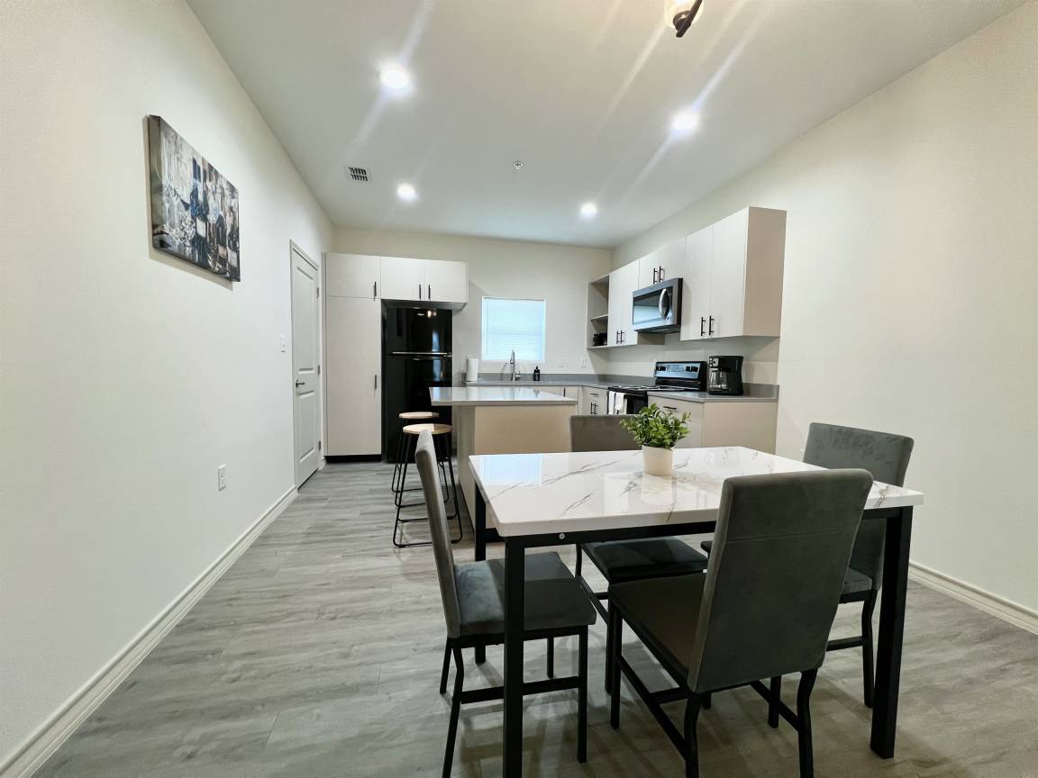 91 M² Apartment ∙ 2 Bedrooms ∙ 6 Guests - Brownsville, TX