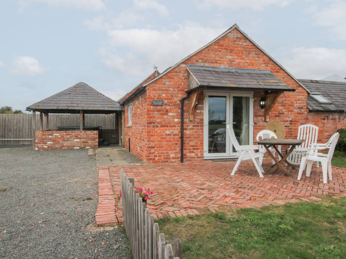 Cottage ∙ 2 Bedrooms ∙ 4 Guests - Rowton Castle