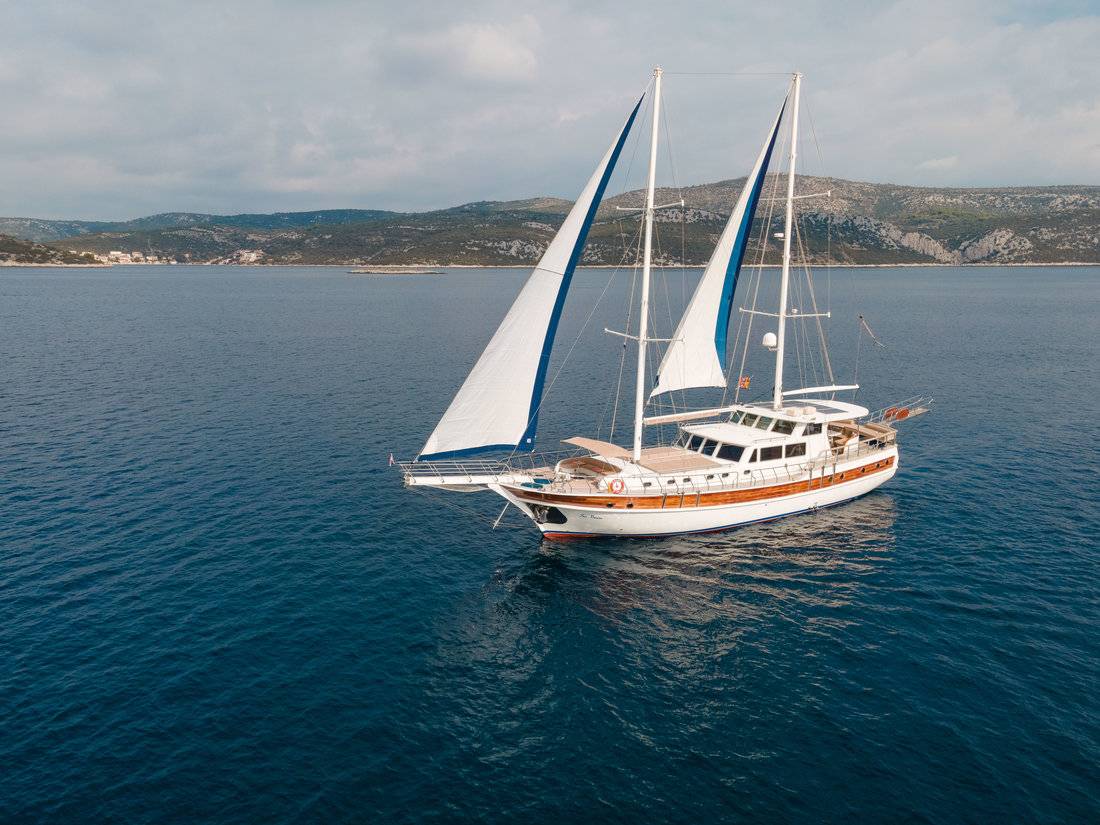 Houseboat ∙ 6 Bedrooms ∙ 12 Guests - Croatia
