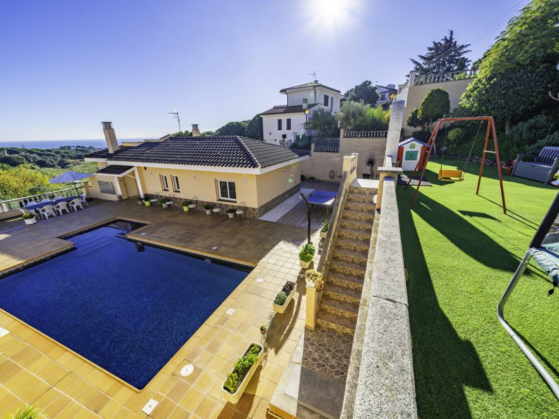 120 M² Villa ∙ 4 Schlafzimmer ∙ 8 Gäste - Calella
