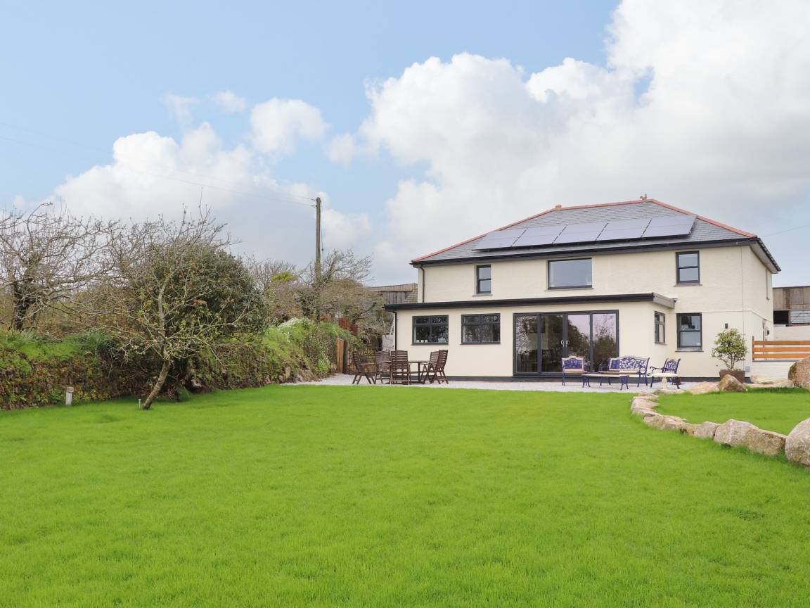 Cottage ∙ 5 Bedrooms ∙ 10 Guests - Helston