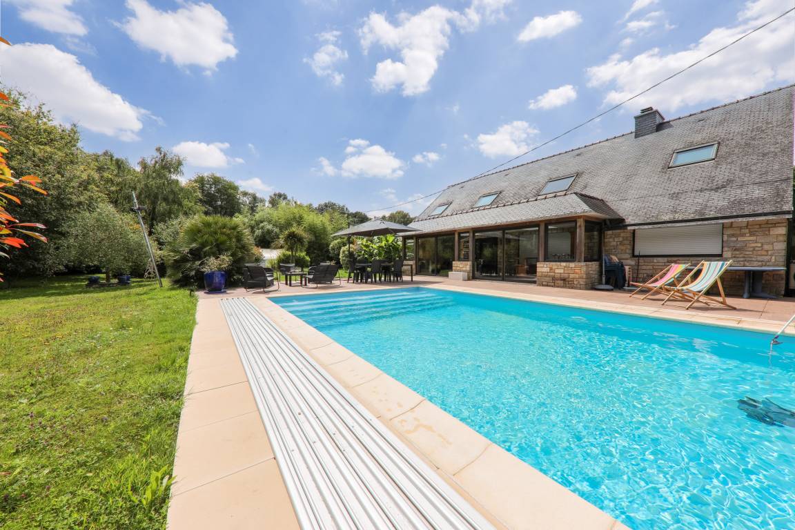 220 M² House ∙ 6 Bedrooms ∙ 12 Guests - Séné