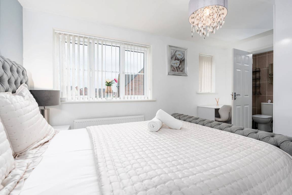 79 M² House ∙ 3 Bedrooms ∙ 6 Guests - Doncaster