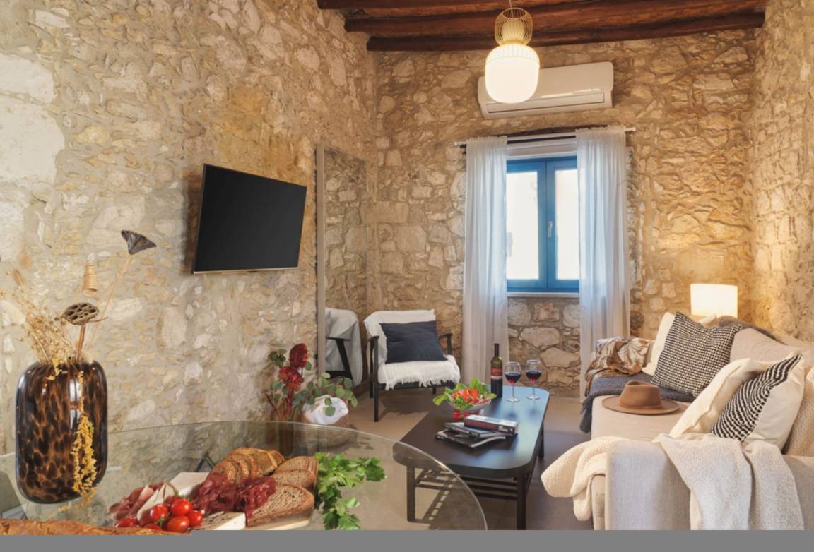150 M² Apartment ∙ 2 Bedrooms ∙ 4 Guests - Argaka