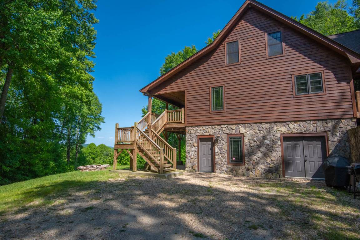 Cabin ∙ 4 Bedrooms ∙ 15 Guests - Blue Ridge Mountains