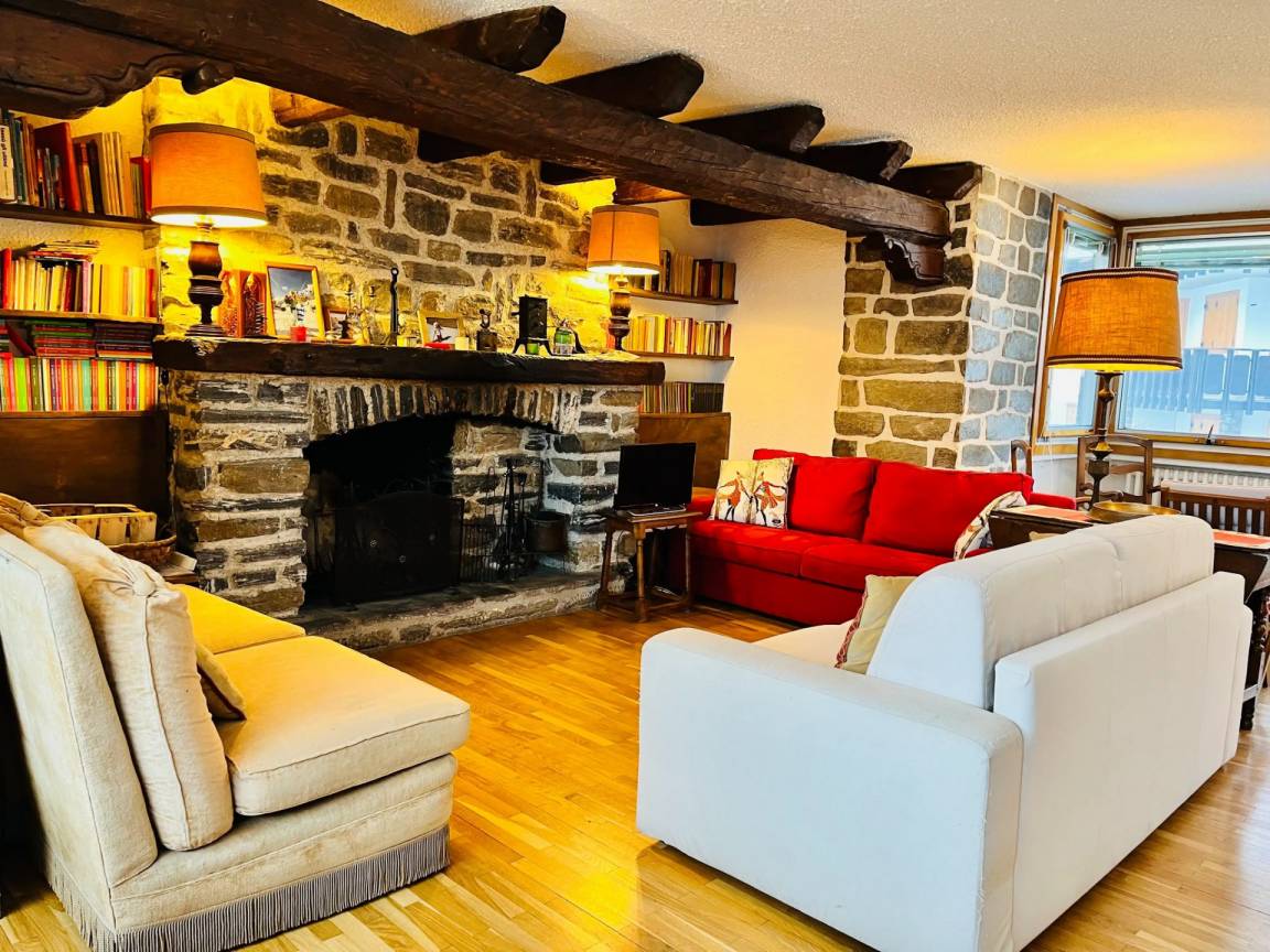 150 M² Apartment ∙ 3 Bedrooms ∙ 6 Guests - Courmayeur