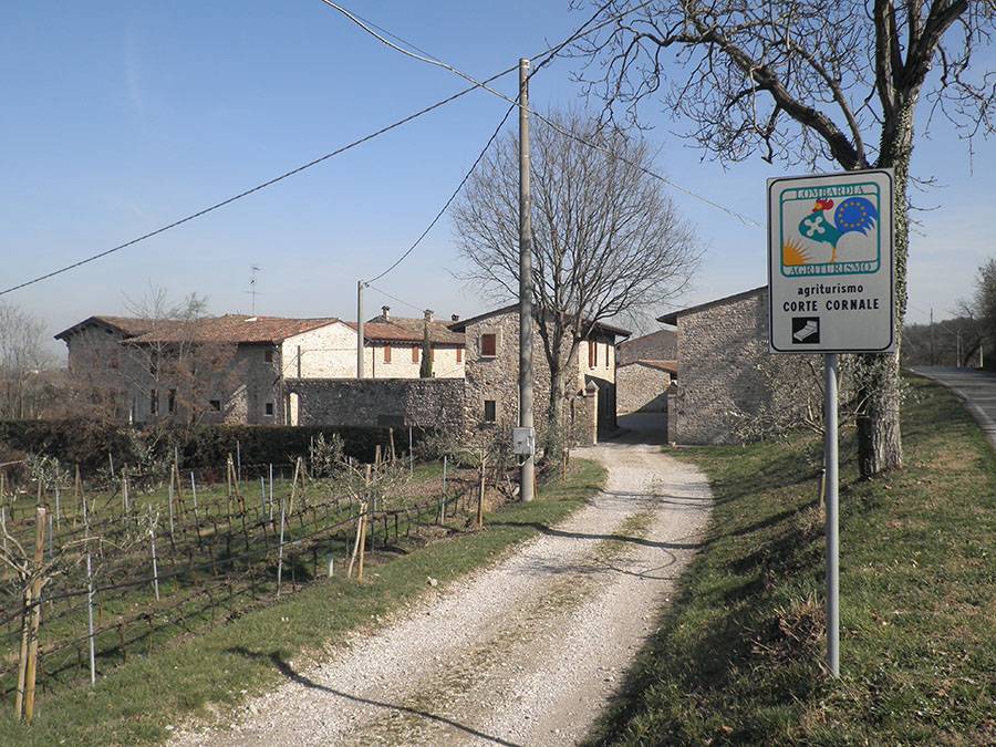 Farmhouse ∙ 1 Bedroom ∙ 4 Guests - Lake Garda