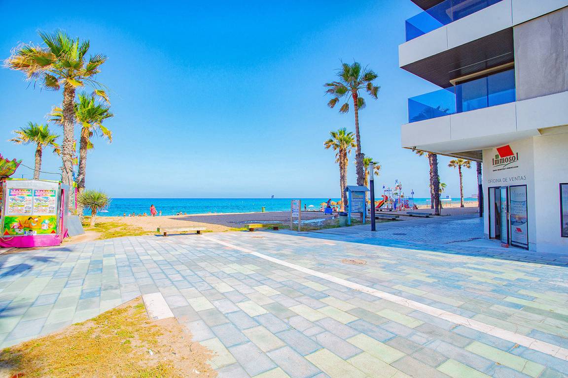 76 M² Apartamento ∙ 3 Habitaciones ∙ 6 Huéspedes - Torrevieja