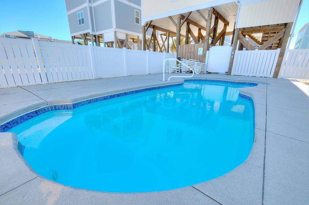 House ∙ 4 Bedrooms ∙ 10 Guests - Oak Island, NC