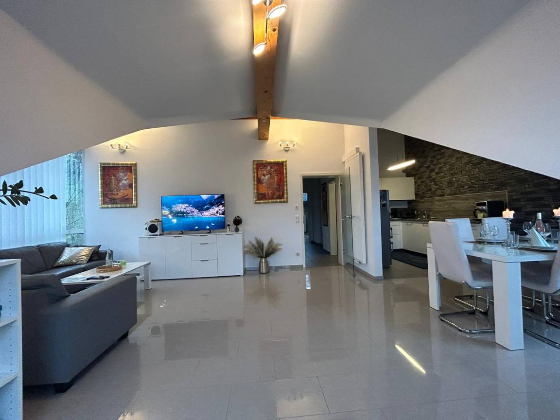 87 M² Ferienwohnung ∙ 2 Schlafzimmer ∙ 6 Gäste - Baden-Baden