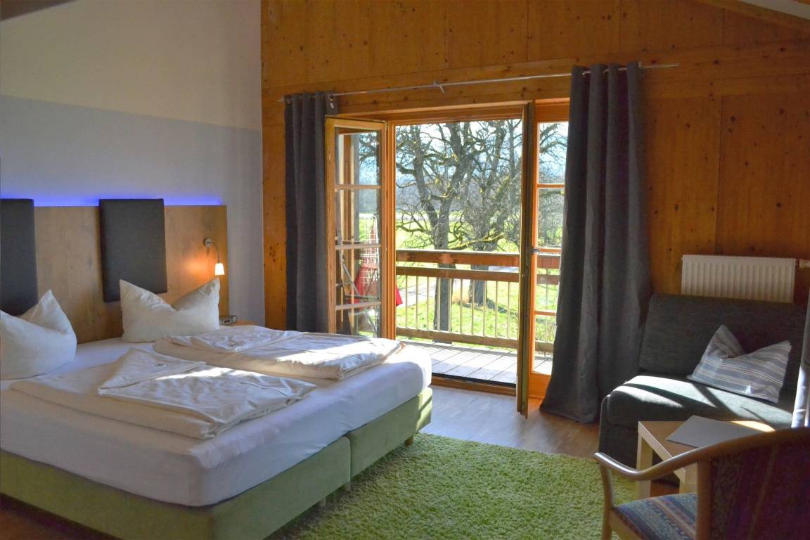 68 M² Ferienwohnung ∙ 2 Schlafzimmer ∙ 4 Gäste - Neubeuern