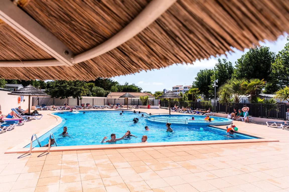 30 M² Caravan ∙ 2 Bedrooms ∙ 4 Guests - Saint-Hilaire-de-Riez