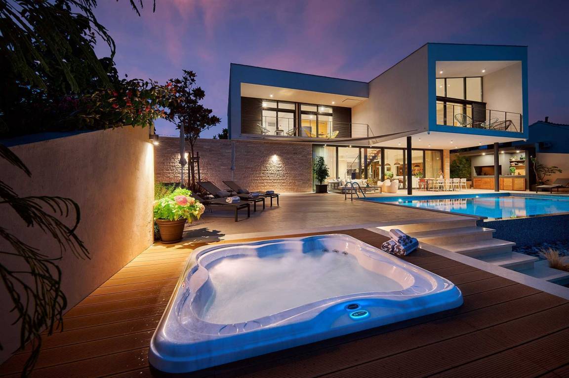 305 M² Villa ∙ 4 Schlafzimmer ∙ 8 Gäste - Drvenik