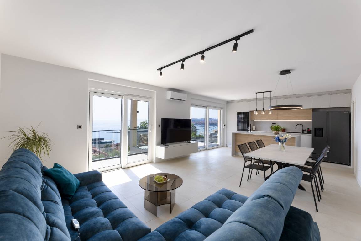 120 M² Apartment ∙ 2 Bedrooms ∙ 5 Guests - Podstrana