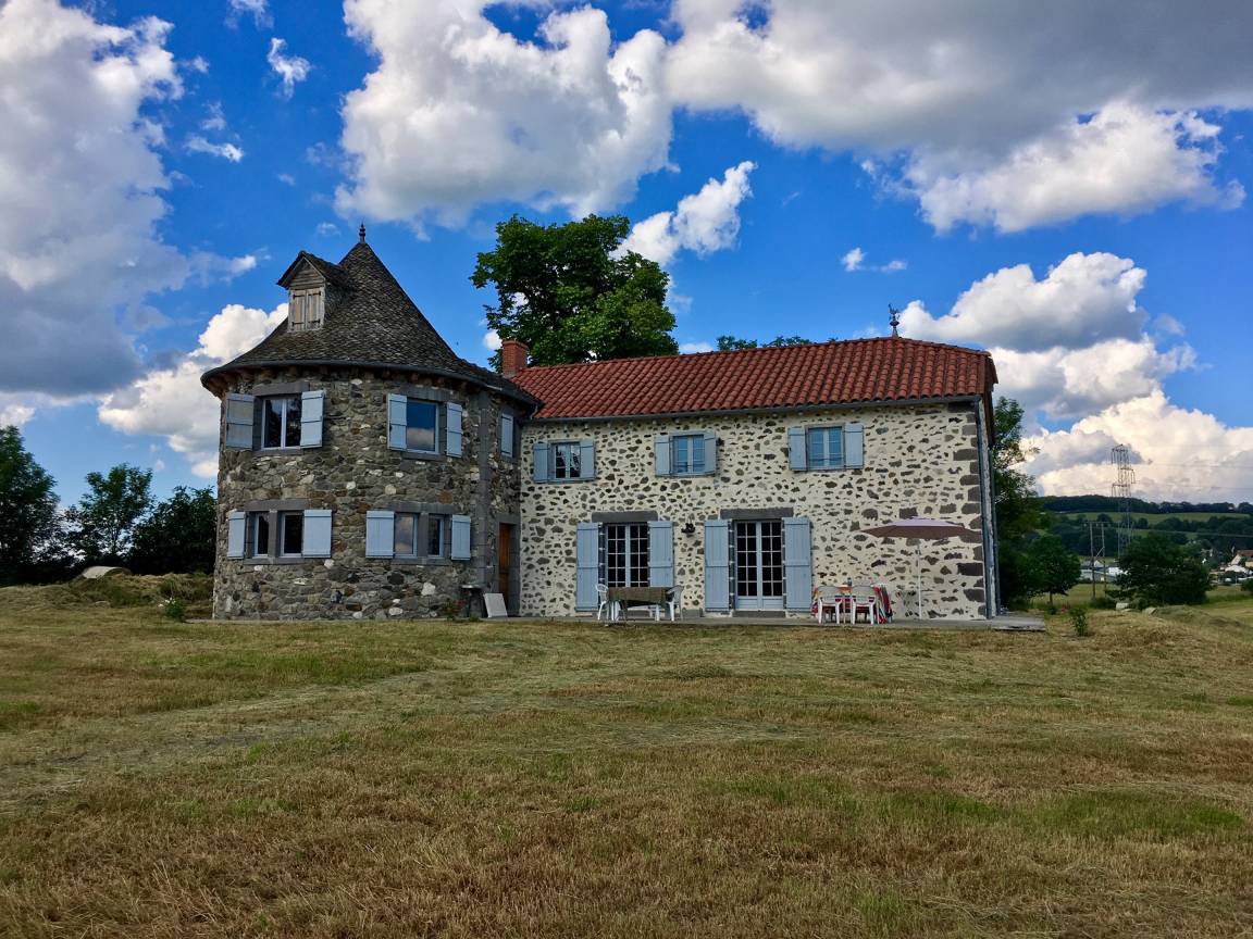 120 M² House ∙ 4 Bedrooms ∙ 9 Guests - Aurillac