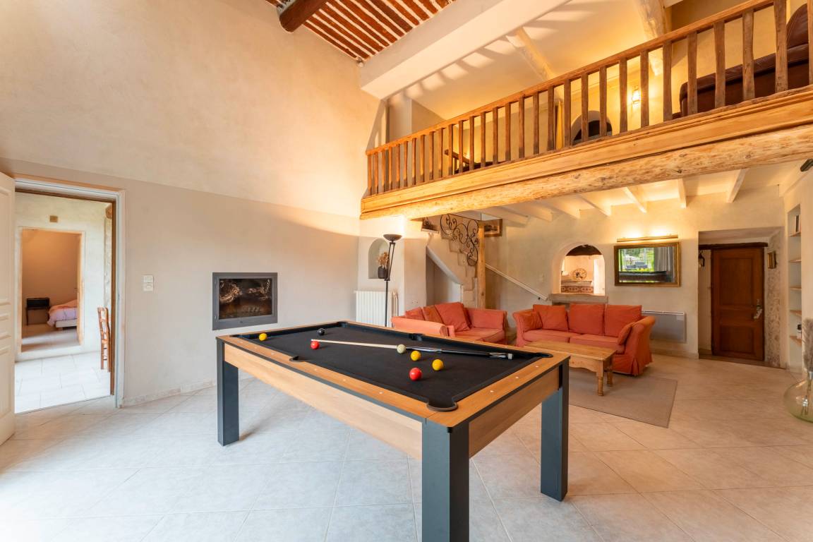 250 M² Maison De Vacances ∙ 5 Chambres ∙ 10 Personnes - Sénas