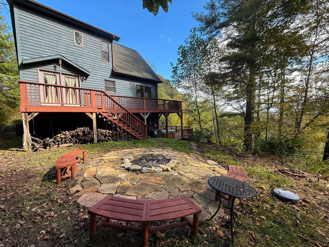 House ∙ 3 Bedrooms ∙ 8 Guests - Grayson Highlands State Park, Mouth of Wilson