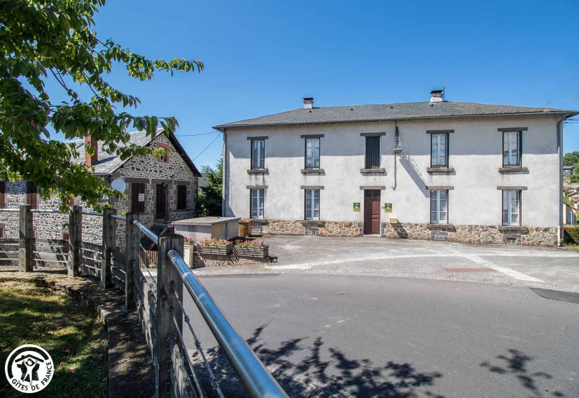 61 M² Gîte ∙ 3 Chambres ∙ 7 Personnes - Auvergne