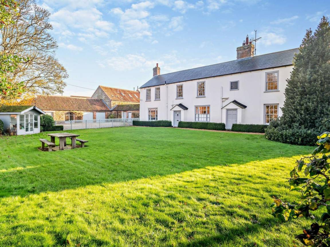 Cottage ∙ 4 Bedrooms ∙ 8 Guests - Snettisham