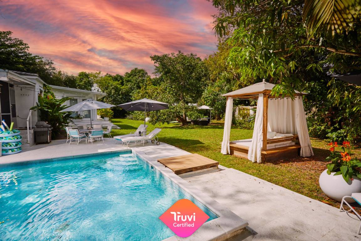 61 M² House ∙ 2 Bedrooms ∙ 6 Guests - North Miami, FL