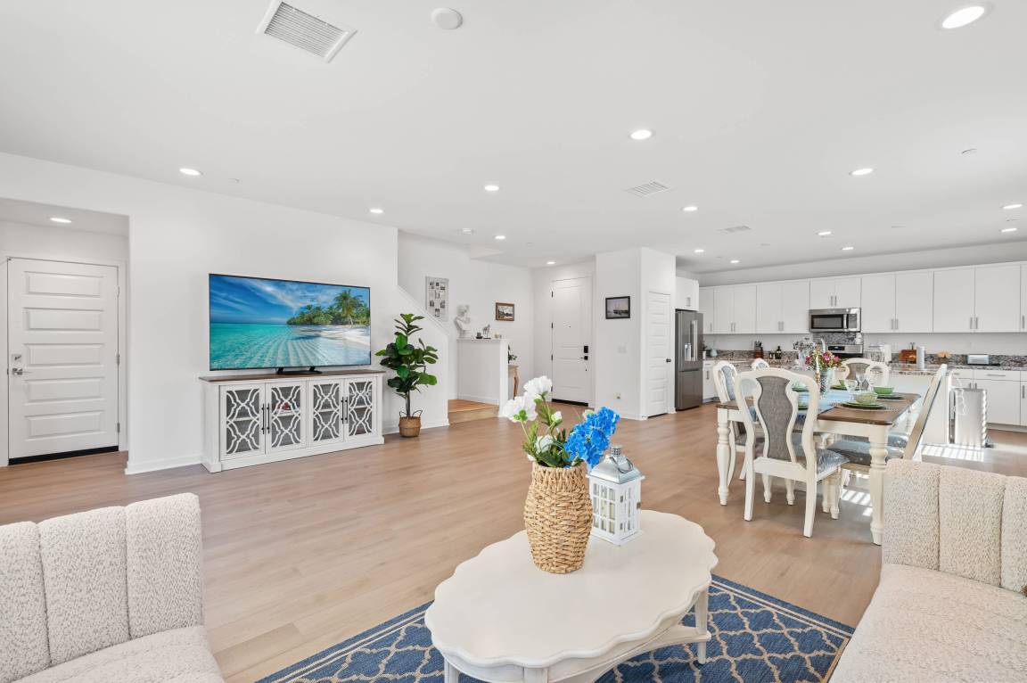 House ∙ 5 Bedrooms ∙ 10 Guests - Fontana, CA