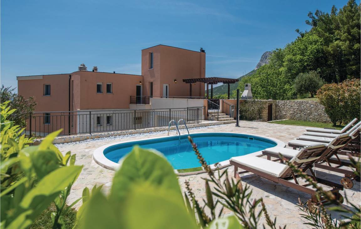 452 M² Ferienhaus ∙ 5 Schlafzimmer ∙ 12 Gäste - Solin