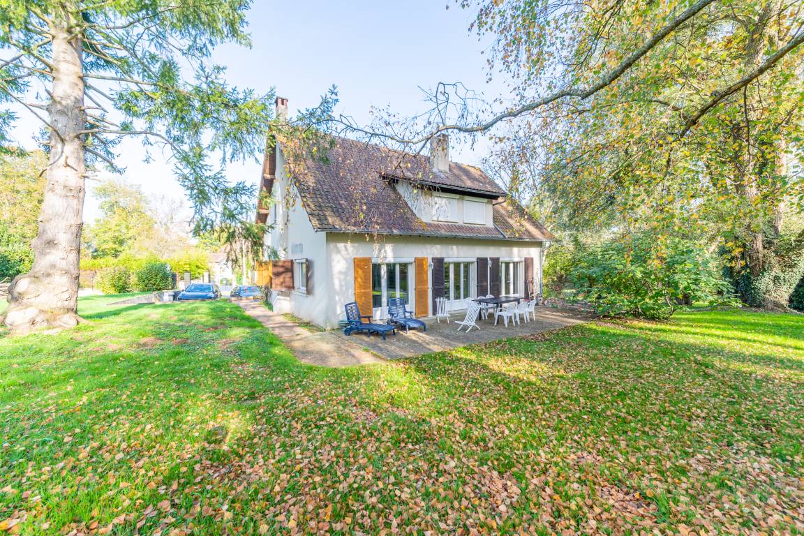 185 M² Maison De Vacances ∙ 3 Chambres ∙ 6 Personnes - Coulommiers